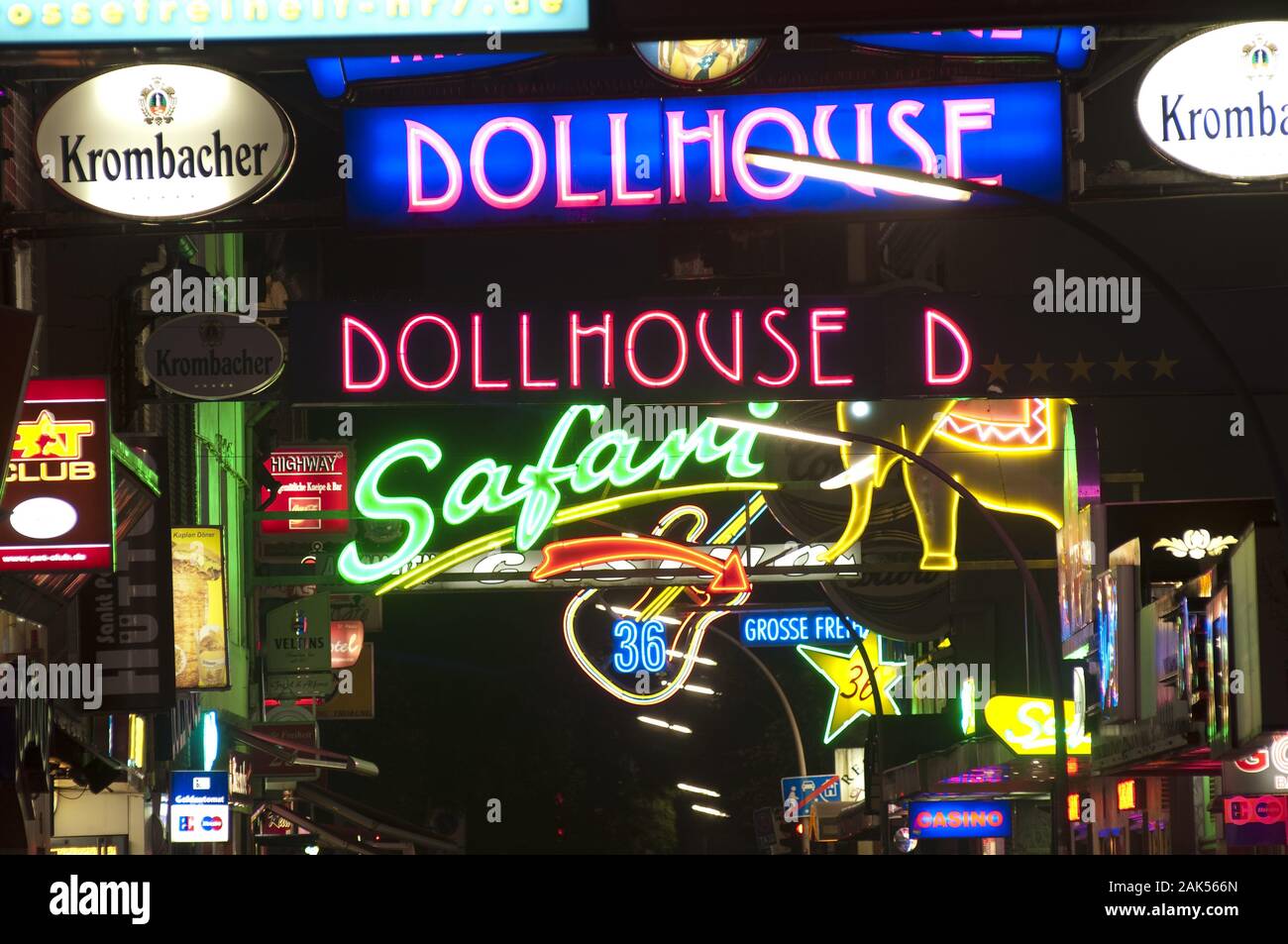 Hier Weiß Man Wie Gefeiert Wird Das Dollhouse Auf Dem Kiez Im