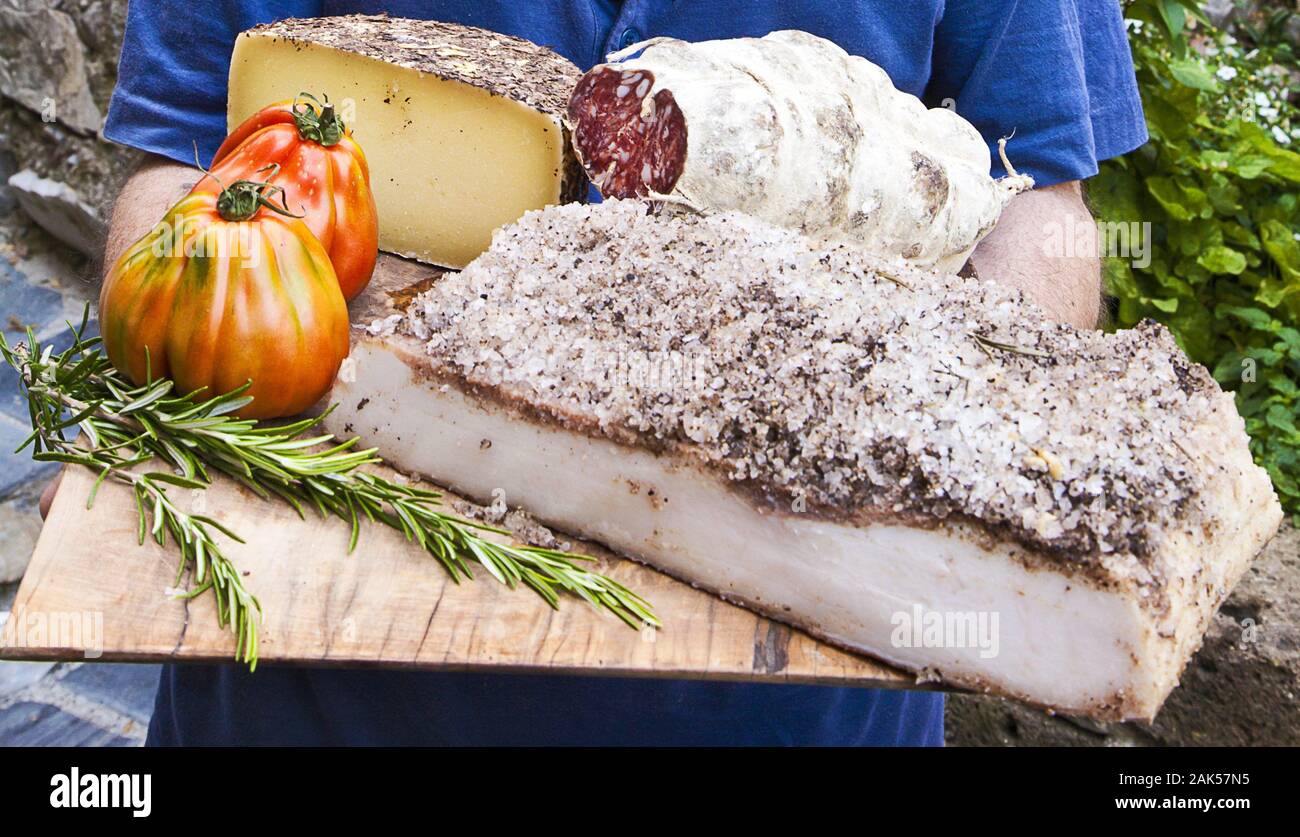 Colonnata: kulinarische Spezialitaeten der Region Lardo di Colonnata ...