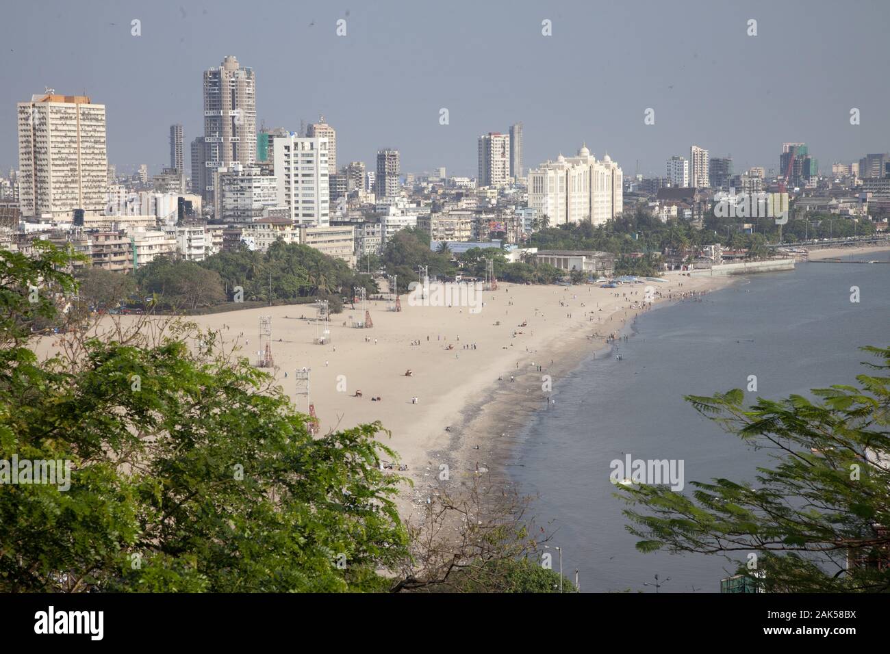 Bundesstaat Maharashtra: Mumbai: Blick auf Skyline und Chowpatty Beach ...