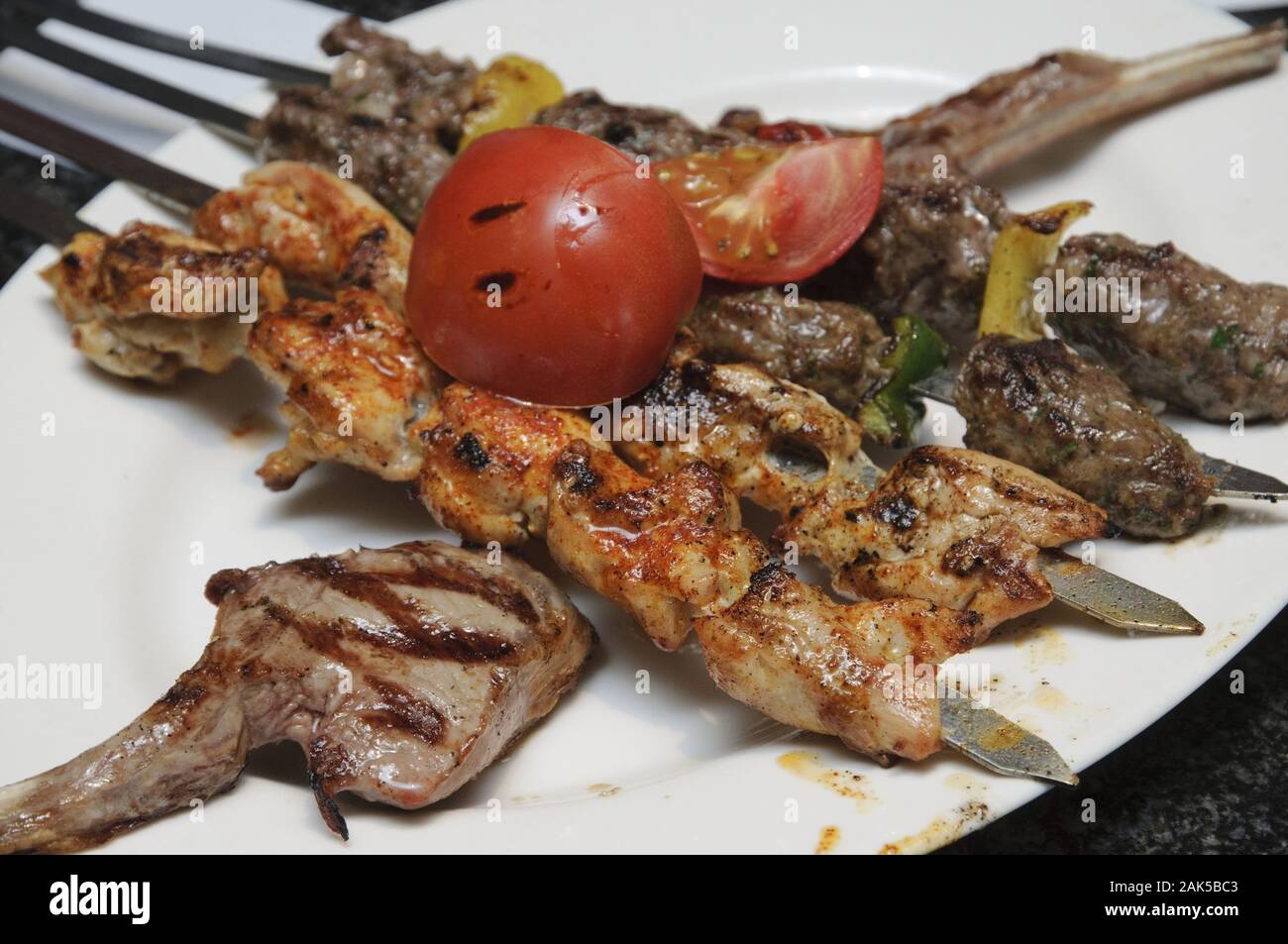 Arabisches Essen: Kebab, Israel | usage worldwide Stock Photo - Alamy