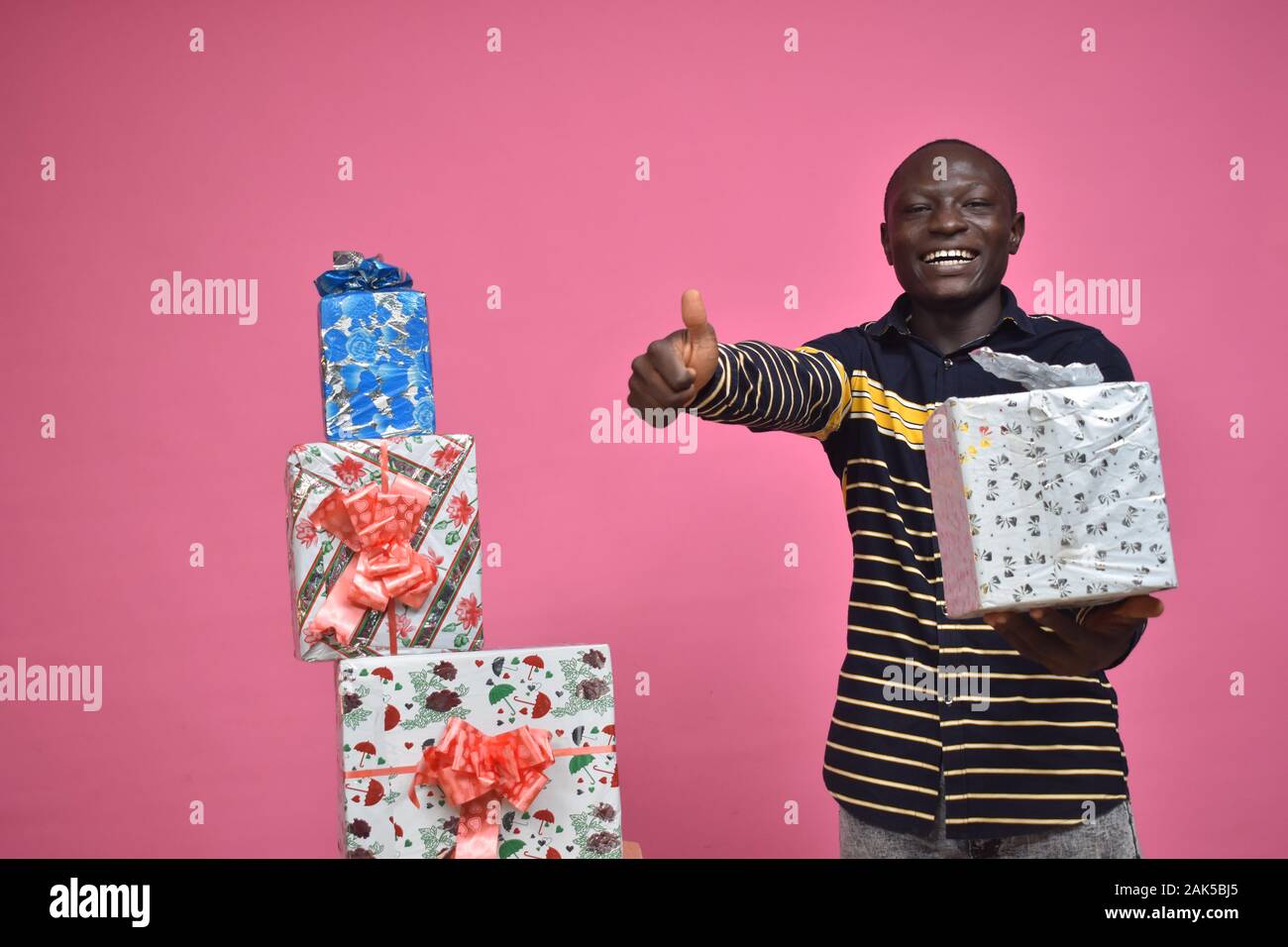 Nigerian man holding box hi-res stock photography and images - Alamy
