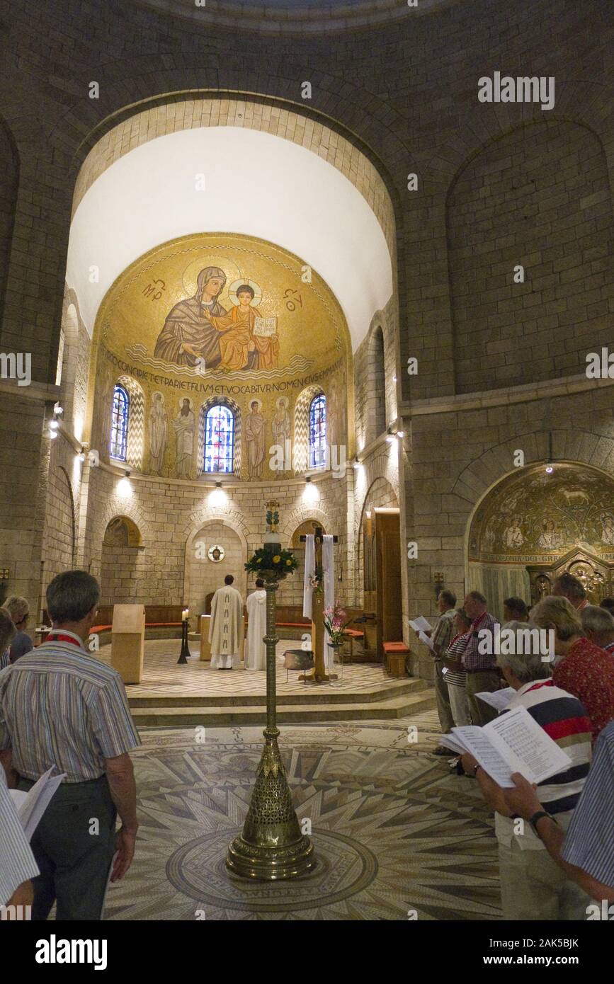 Jerusalem: Dormitio-Kirche auf dem Zionsberg, Blick in den Chor, Israel ...