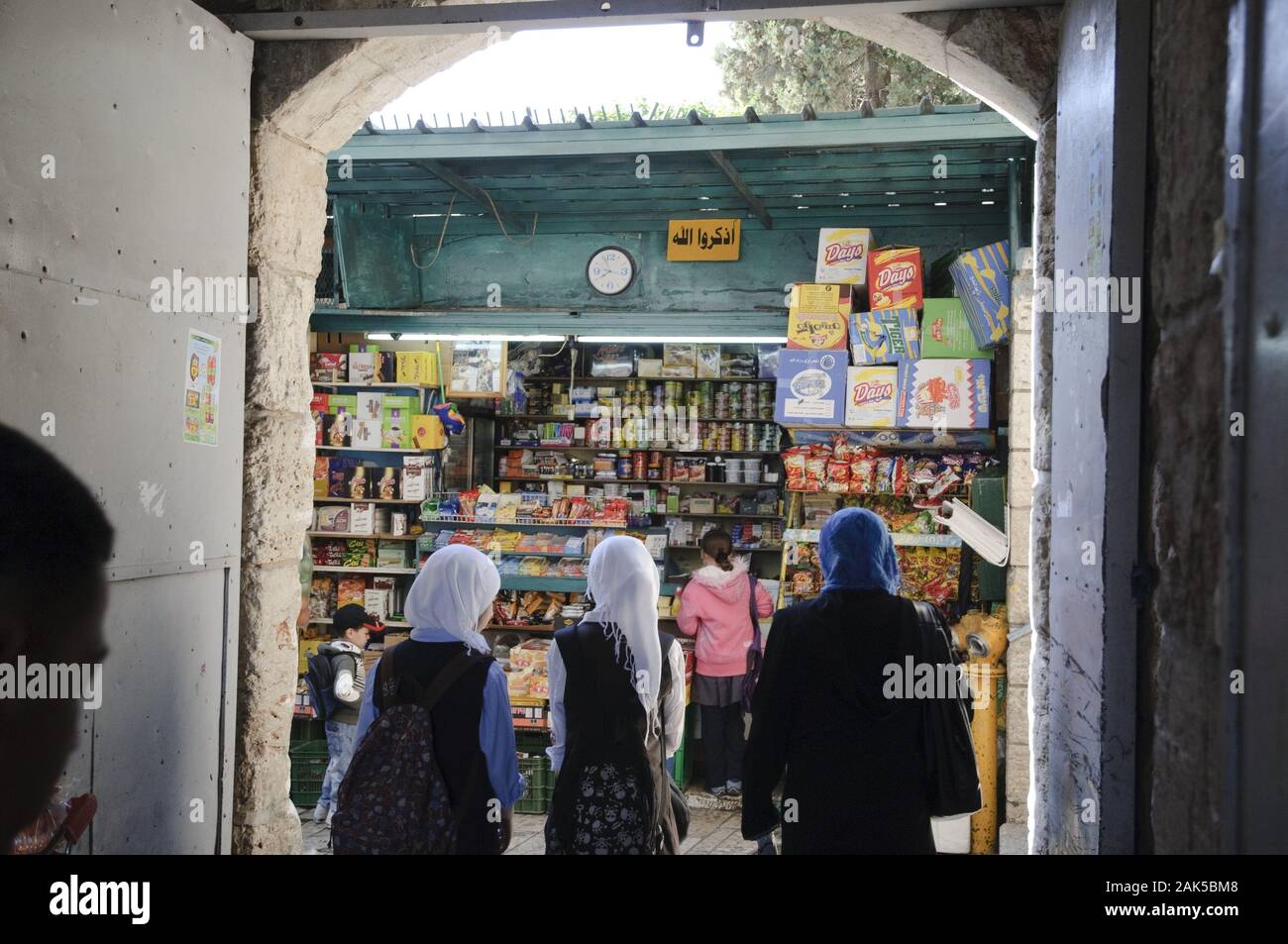 Jerusalem: Laden am Herodestor im moslemischen Viertel, Israel ...