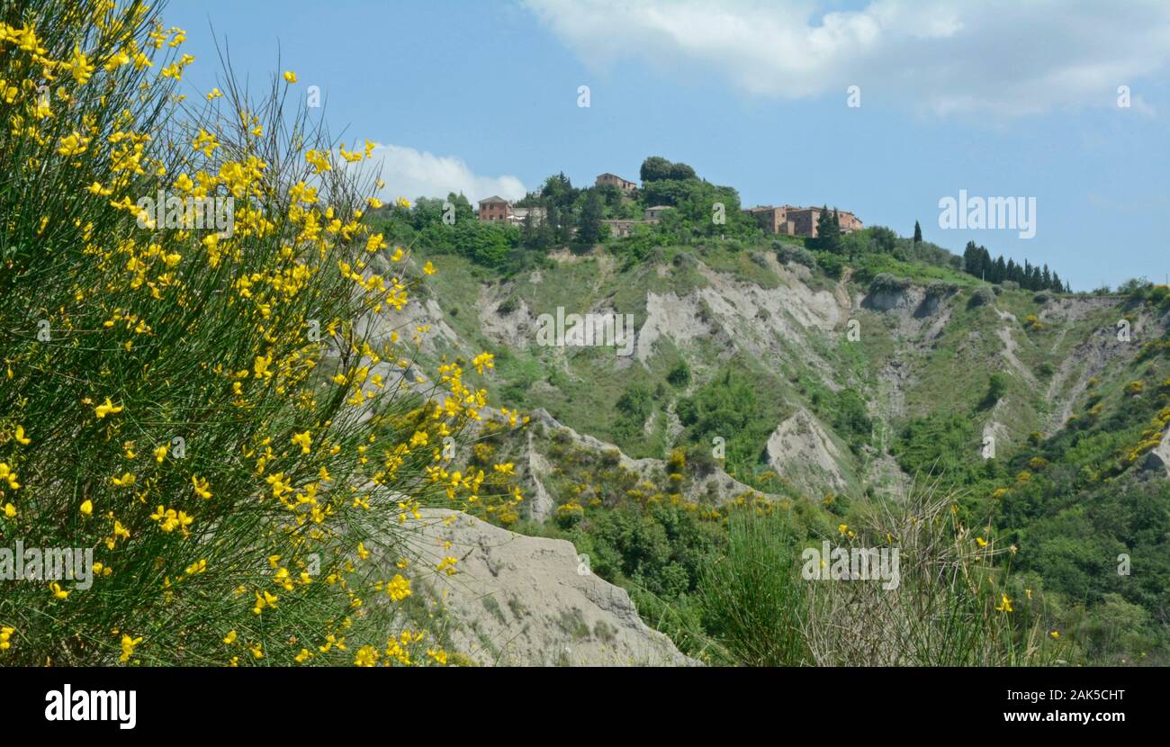 Village of crete senesi hi-res stock photography and images - Alamy