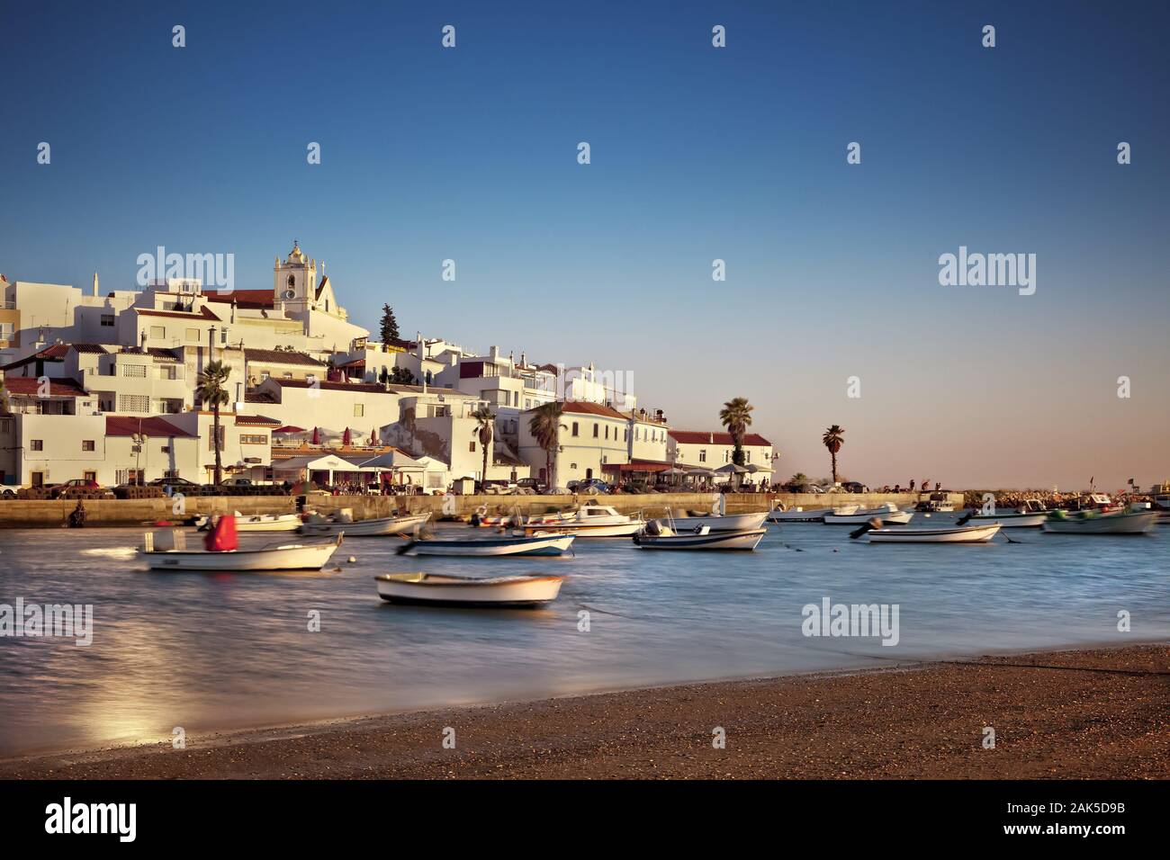Ferragudo: Abenddaemmerung am Ufer des Rio Arade, Algarve | usage ...