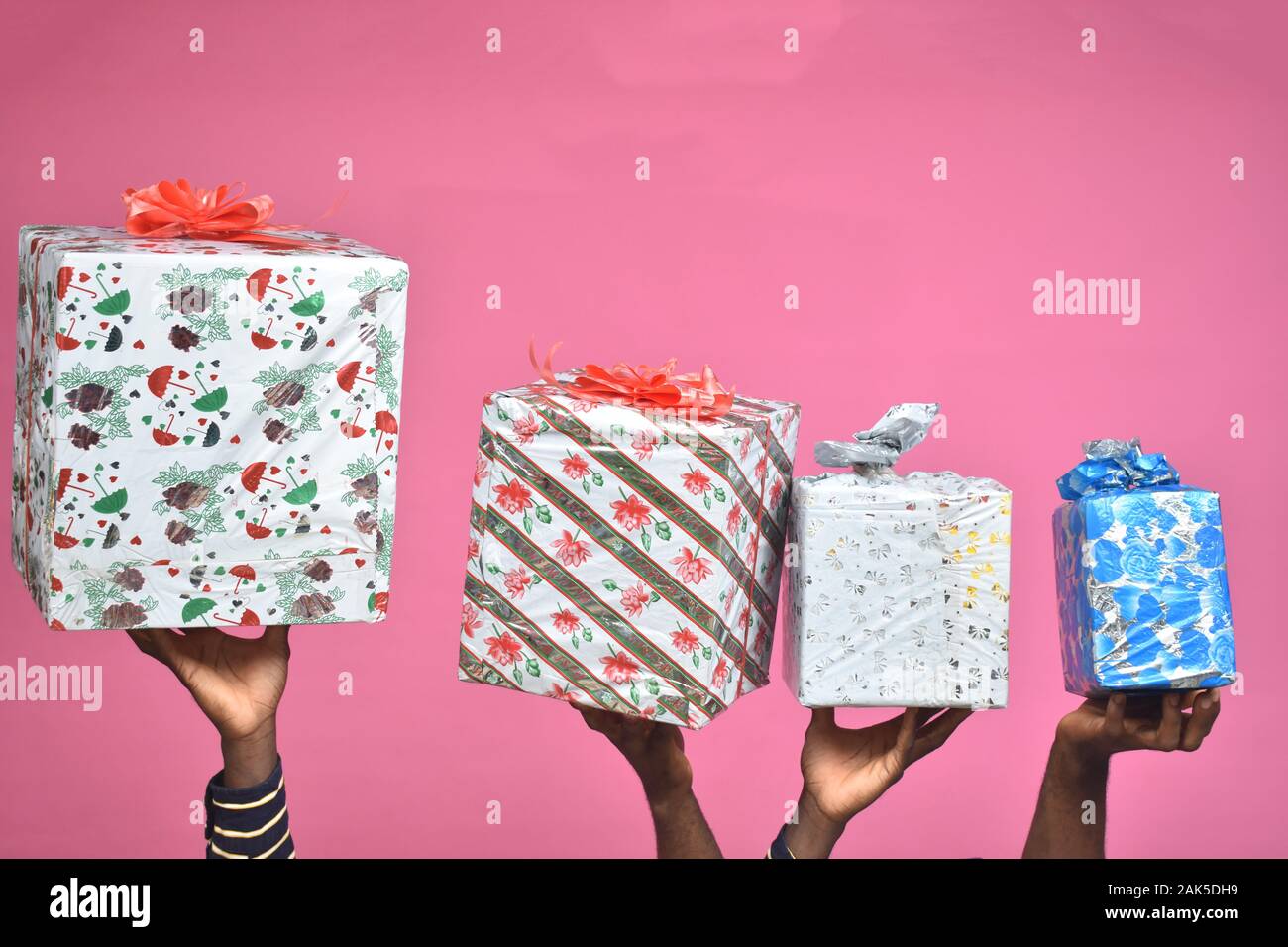 People carry gifts hi-res stock photography and images - Alamy
