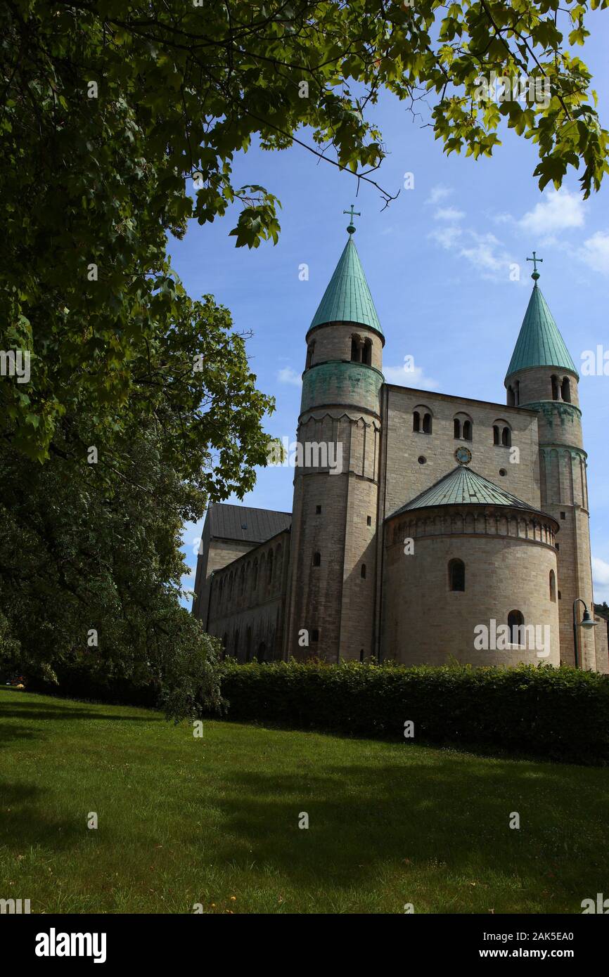 Gernrode: Blick auf die Westfront der Stiftskirche St. Cyriakus, Harz ...
