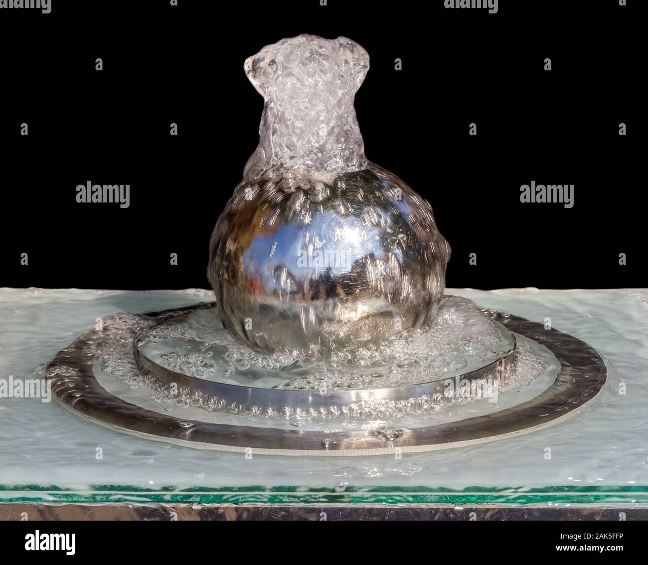 Pouring fountain hi-res stock photography and images - Alamy