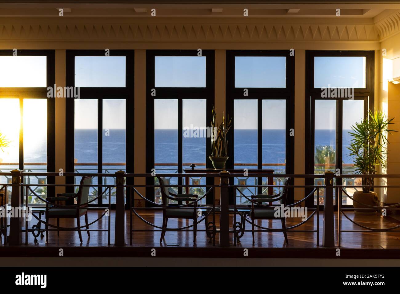 Hall with five large windows with sea view. Bright spacious old ...