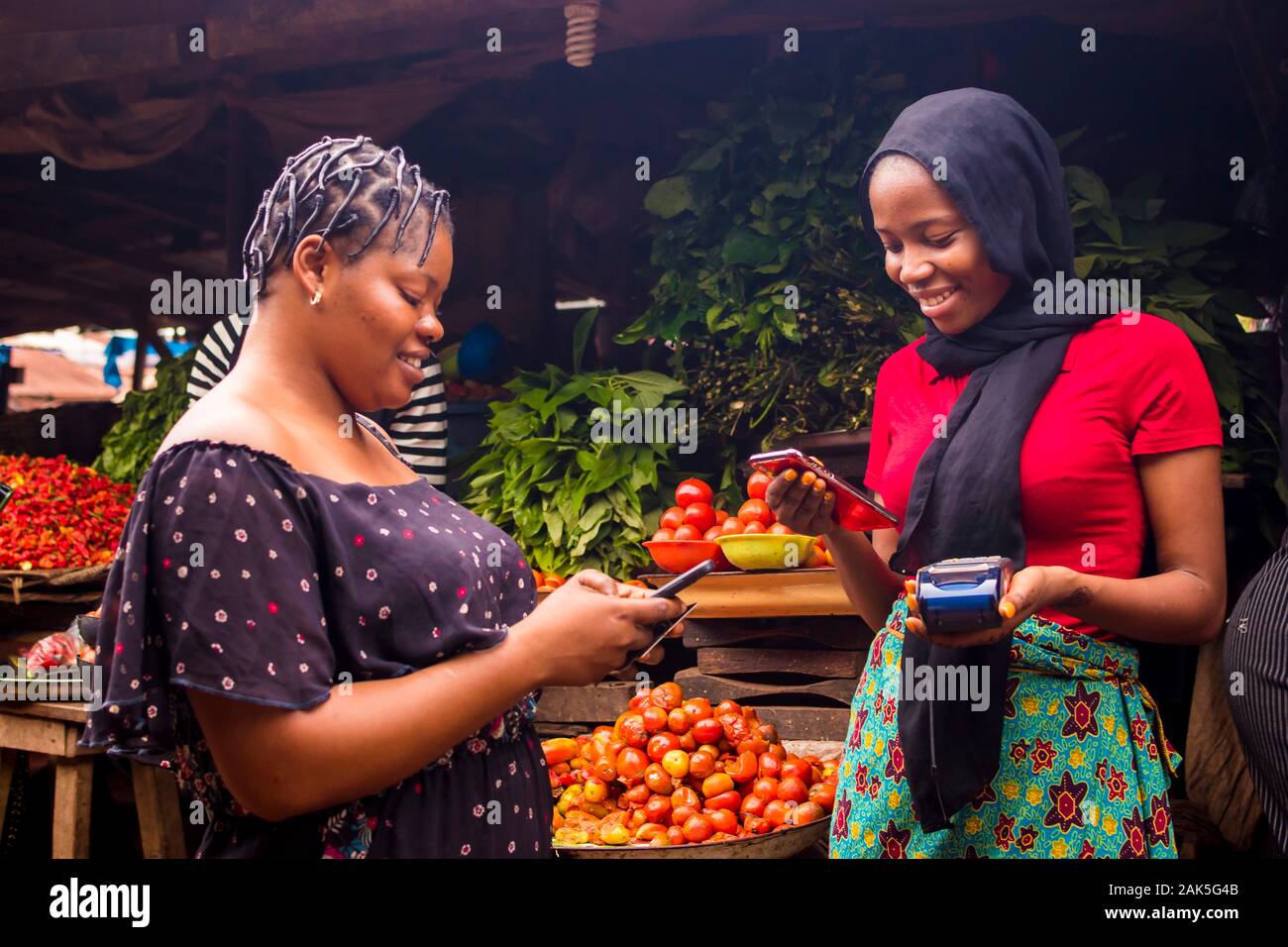 African market payment hi-res stock photography and images - Alamy
