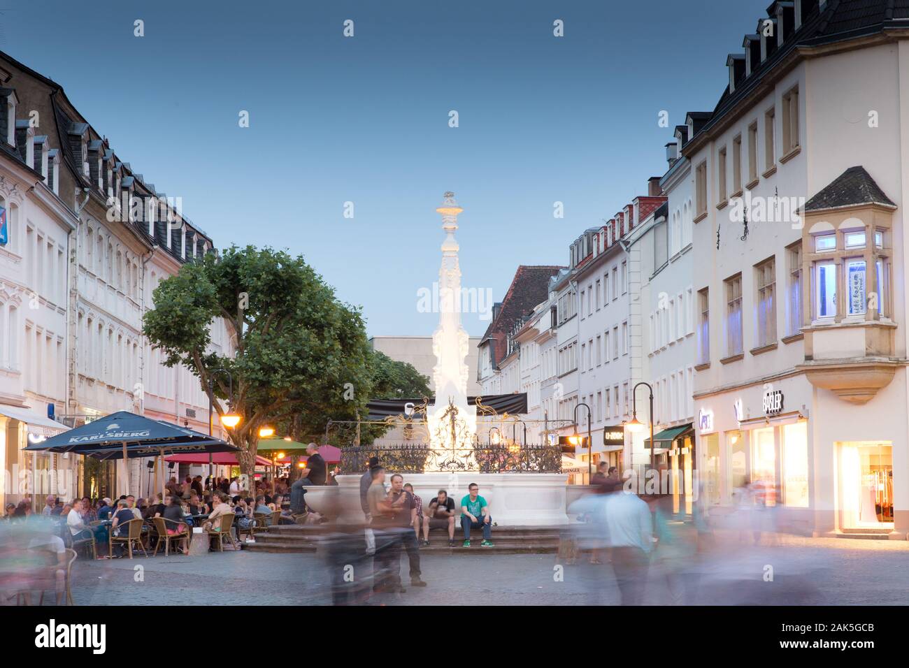 Strassencafes hi-res stock photography and images - Alamy