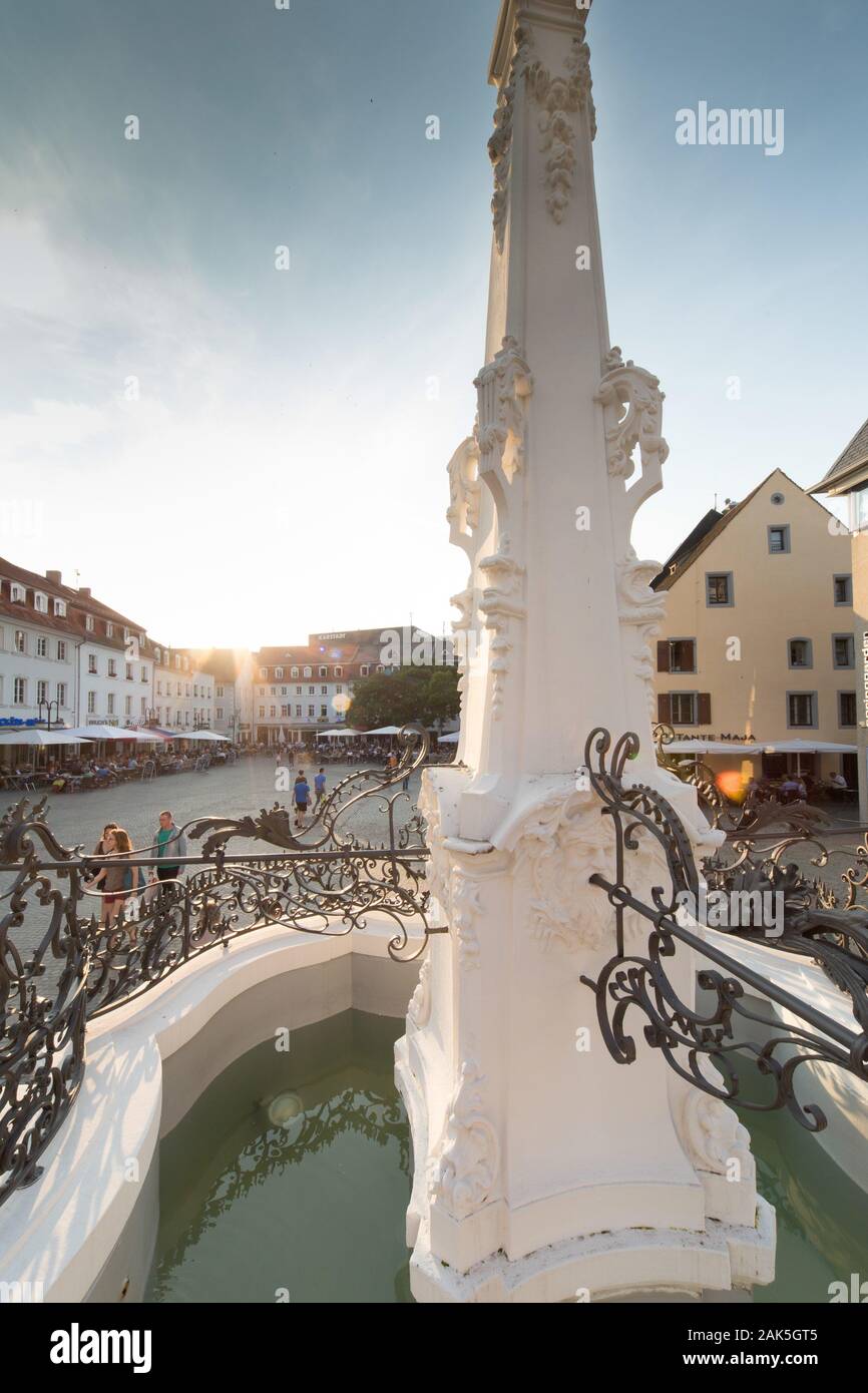 Saarbruecken: St. Johanner Markt mit Marktbrunnen, Saarland | usage ...