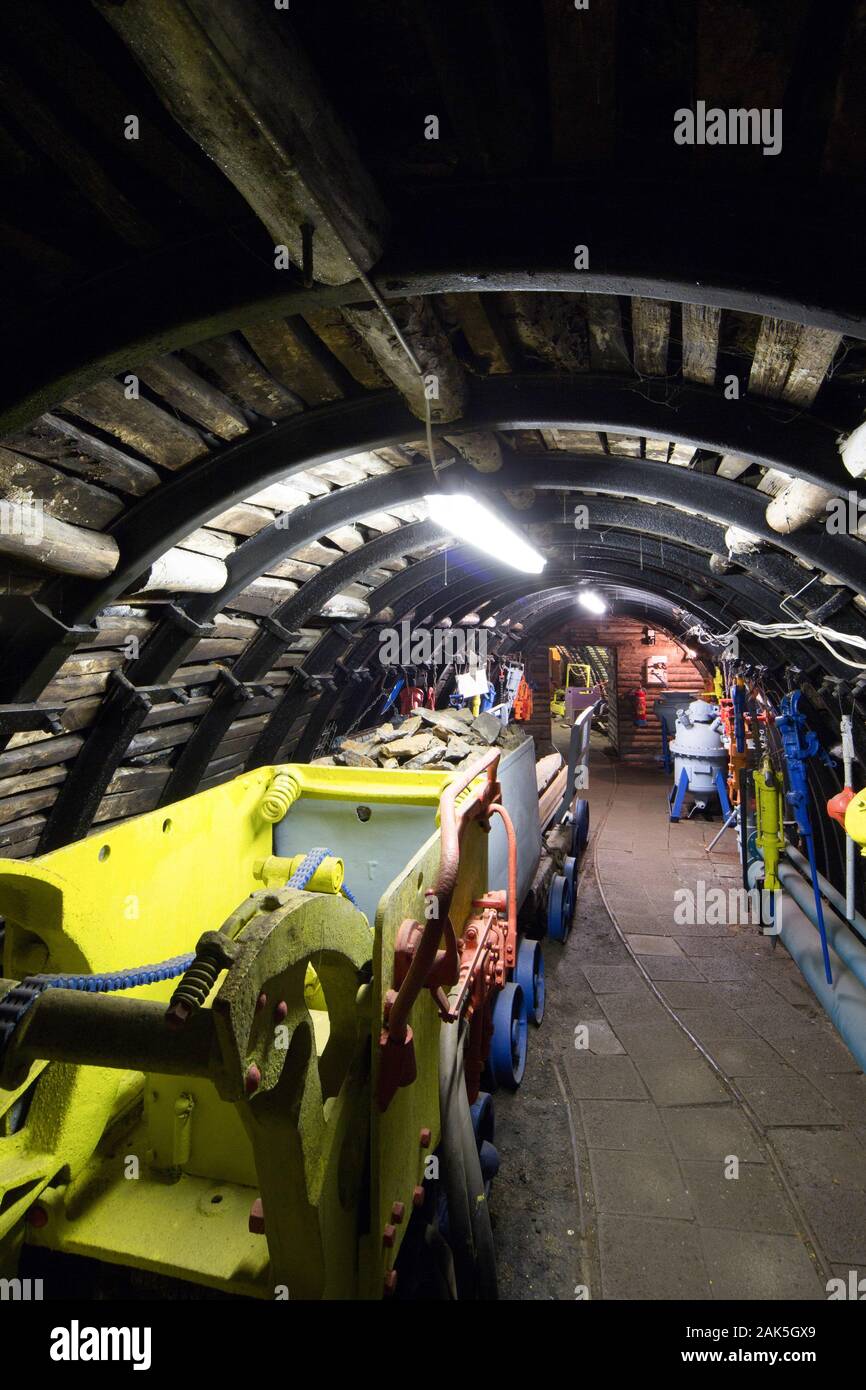 Bexbach: Grubenschacht im Saarlaendischen Bergbaumuseum, Saarland ...