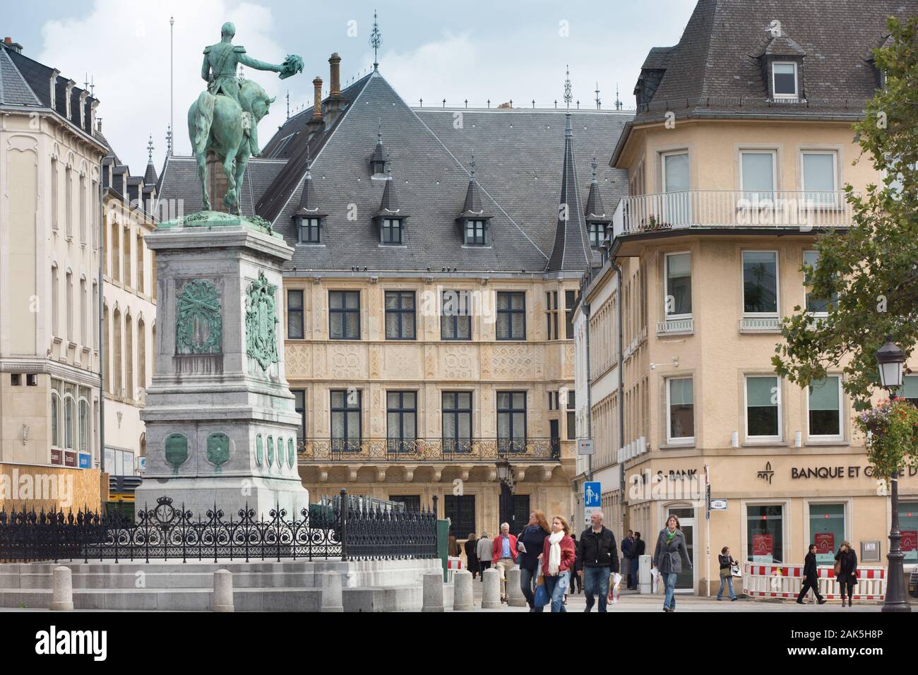 Luxemburg: Place Guillaume II (Knuedler) mit Reiterstandbild Wilhelm II ...
