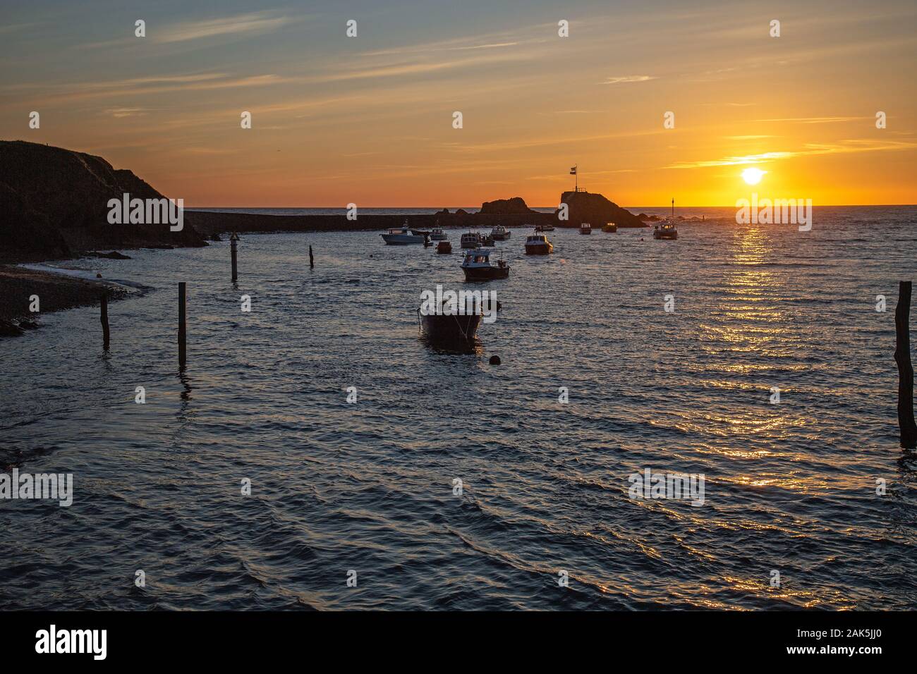 Breakwater silhouette hi-res stock photography and images - Alamy