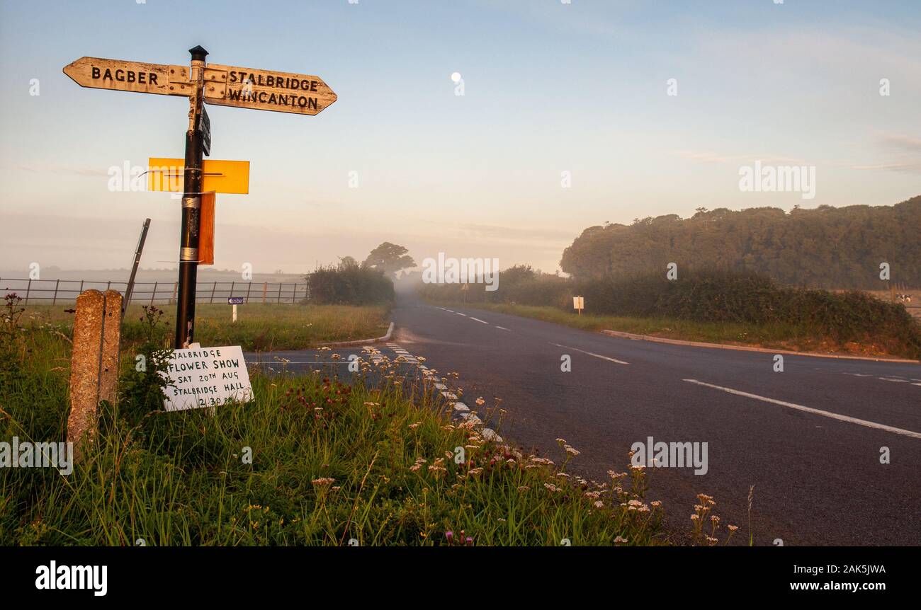 Crossroads sign hi-res stock photography and images - Alamy