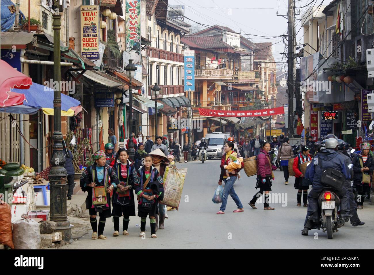 Provinz Lao Cai: Strassenszene in der Cau May Strasse in Sapa, Vietnam ...