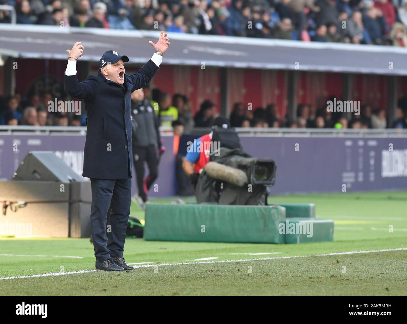 The coach of acf fiorentina giuseppe iachini hi-res stock photography ...