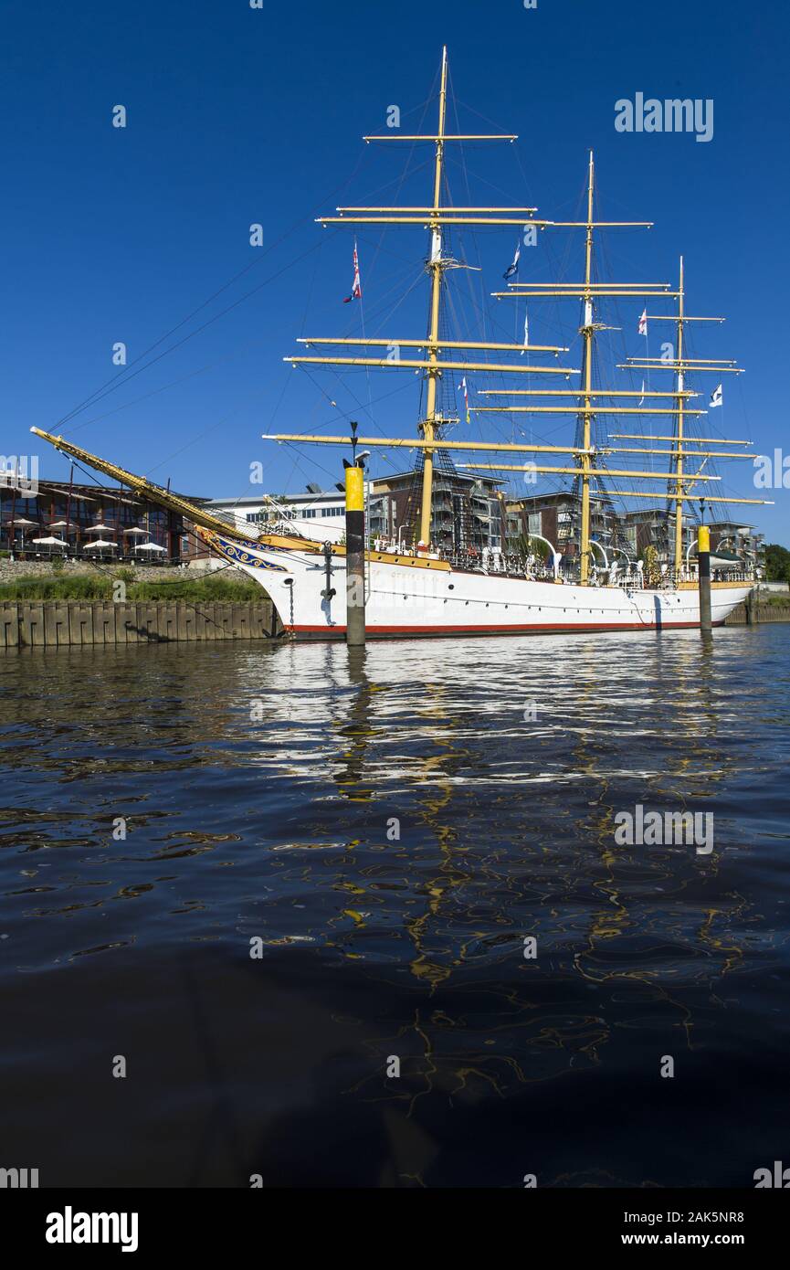 Bremen-Vegesack: Segelschulschiff "Deutschland" und Restaurant "Nautico ...