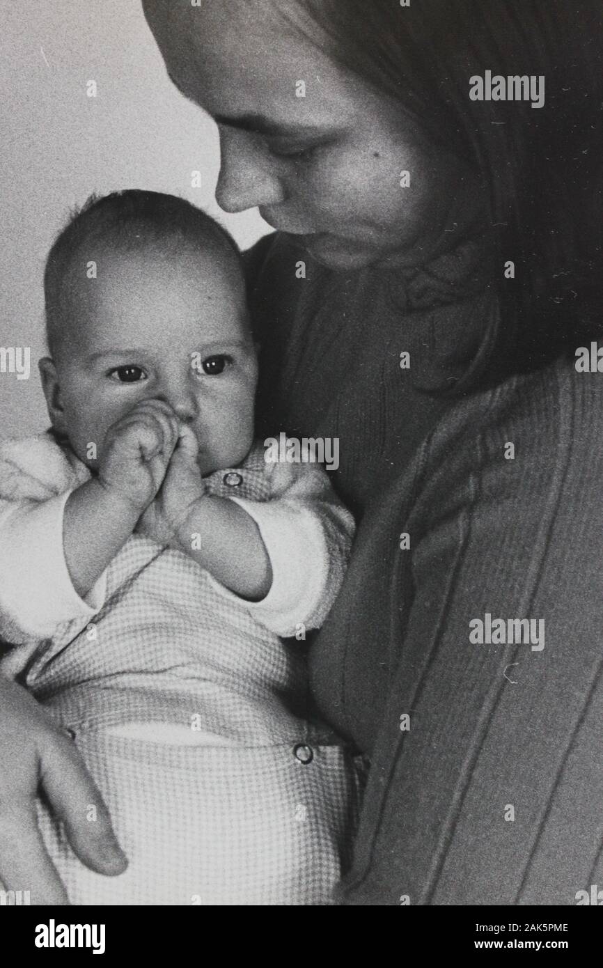 Baby portrait 1970s hi-res stock photography and images - Alamy
