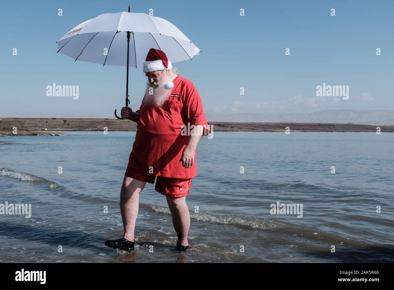 Jordan Valley, Israel. 7th January, 2020. A group of some 50 Santa ...