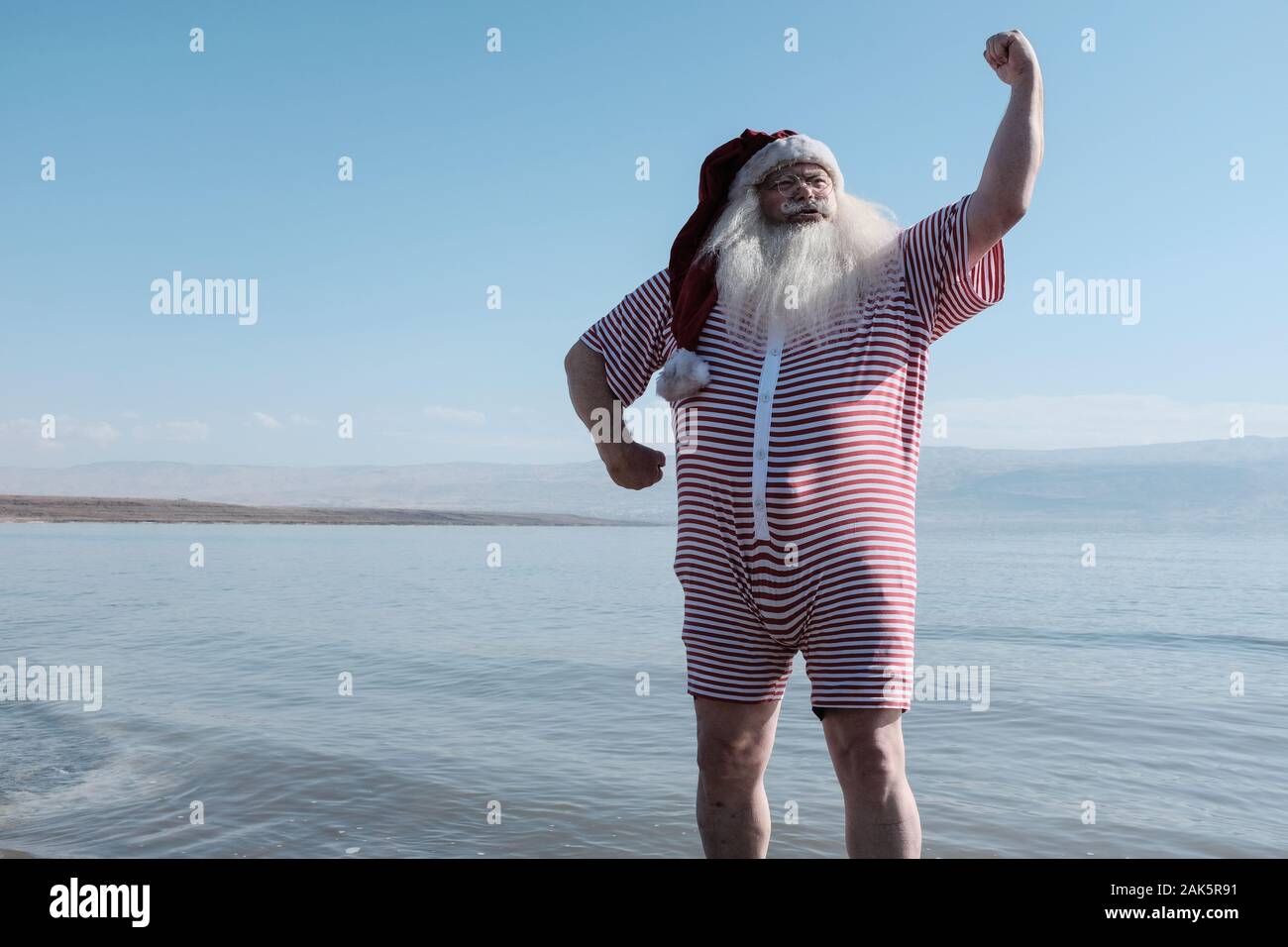 Jordan Valley, Israel. 7th January, 2020. A group of some 50 Santa ...