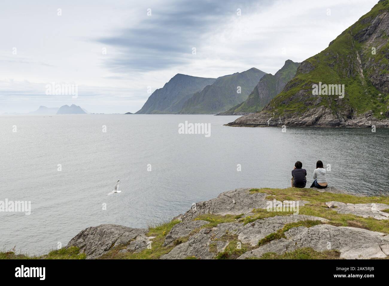 Loftofen-Archipel Moskensoy: Blick auf den Moskenstraumen, Hurtigruten ...