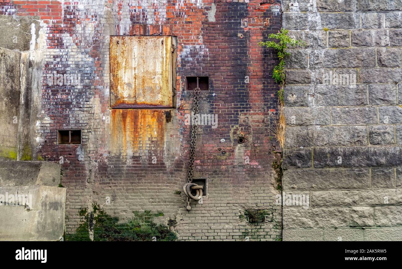 Quay wall construction hi-res stock photography and images - Alamy