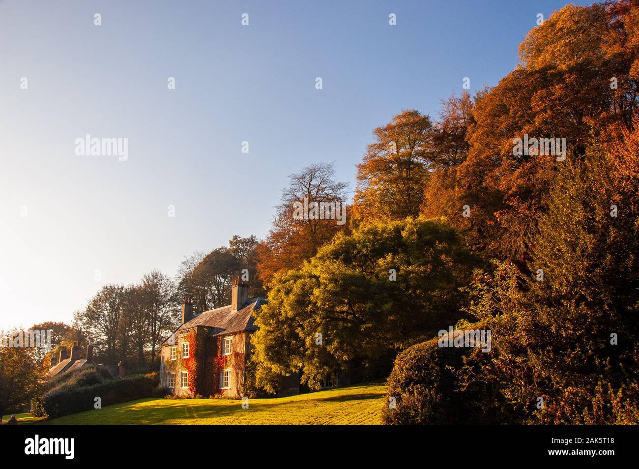 Stourhead village hi-res stock photography and images - Alamy