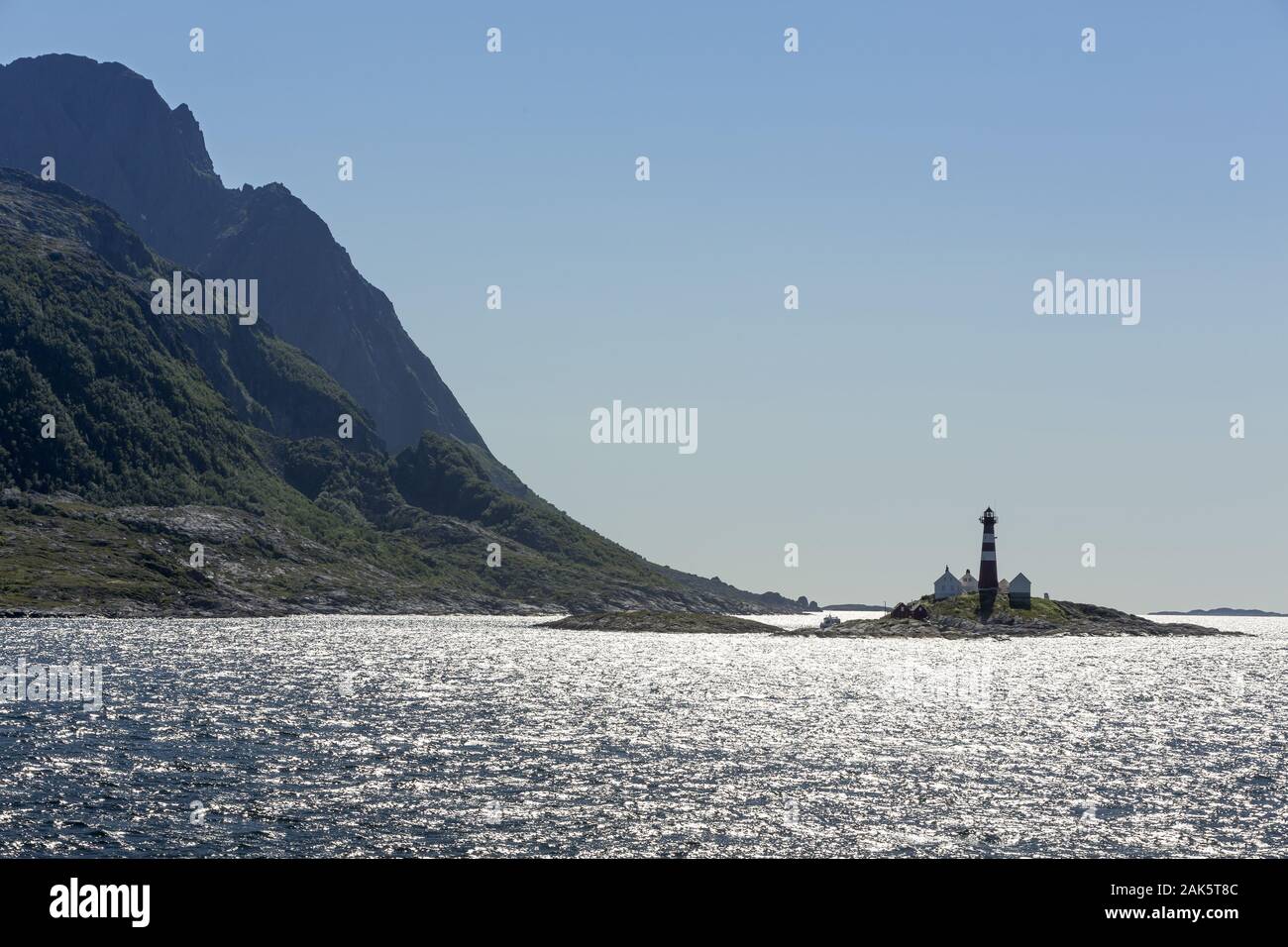 Schaere Egglesoya: Landegode fyr, Leuchtturm an der norwegischen Kueste ...