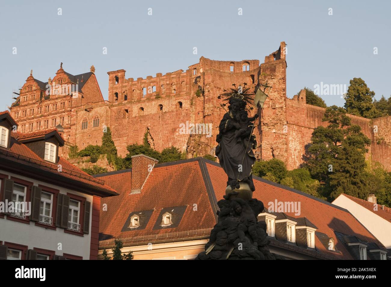 Heidelberg: Kornmarkt mit Mariensaeule (Kornmarkt-Madonna), Heidelberg ...