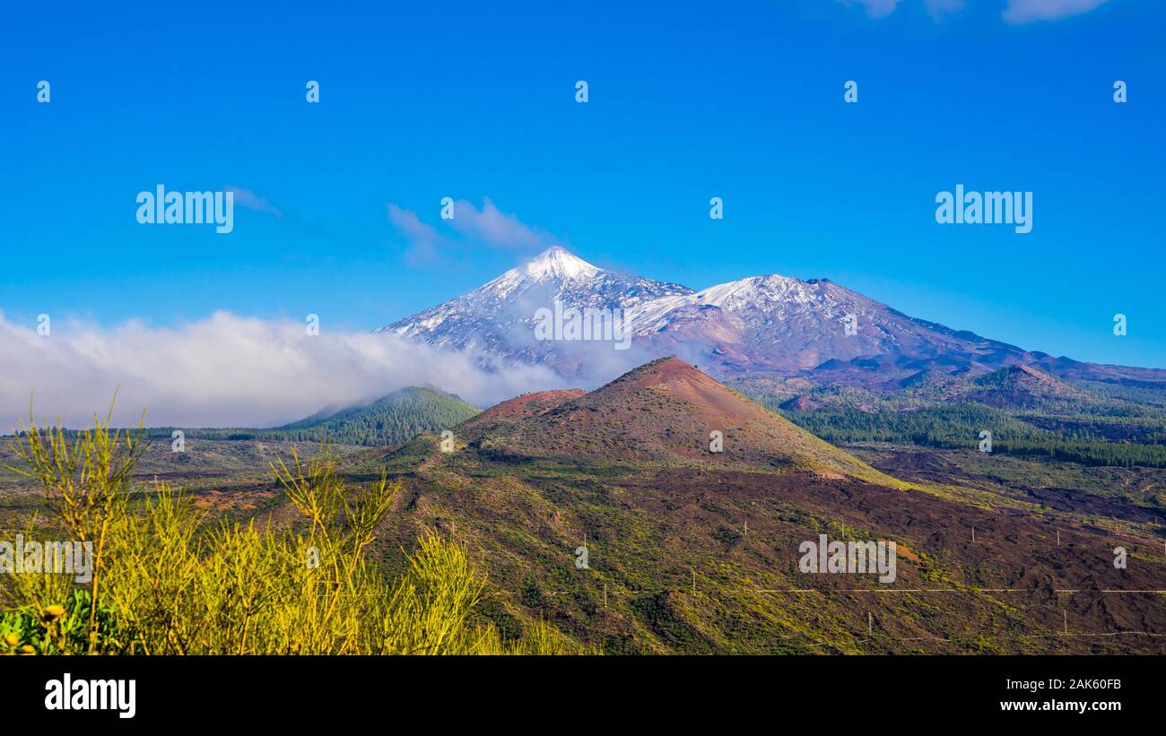 Fog volcanoes hi-res stock photography and images - Alamy