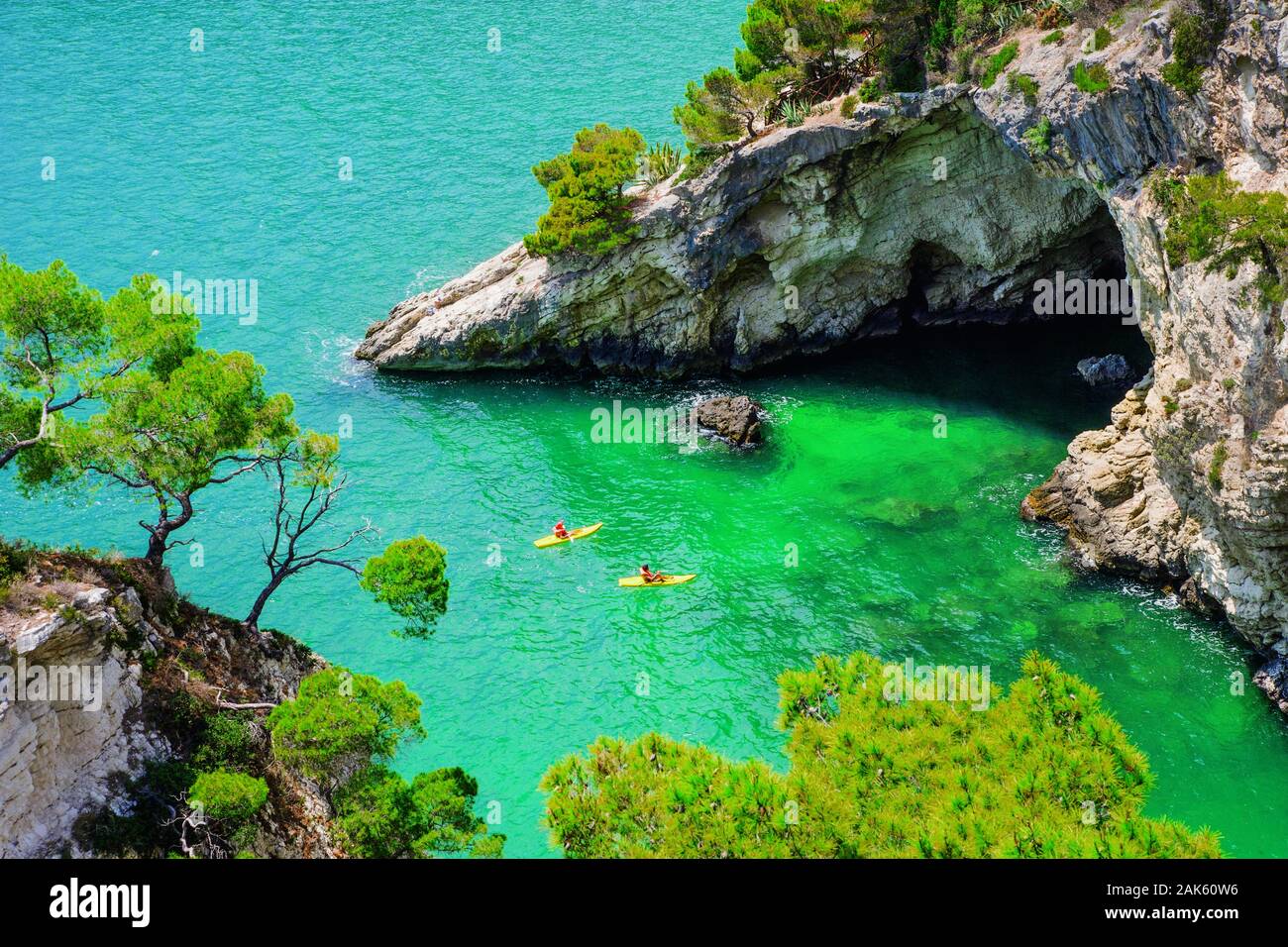 Halbinsel Gargano: Kueste La Baia di Pugnochiuso bei Vieste, Apulien ...