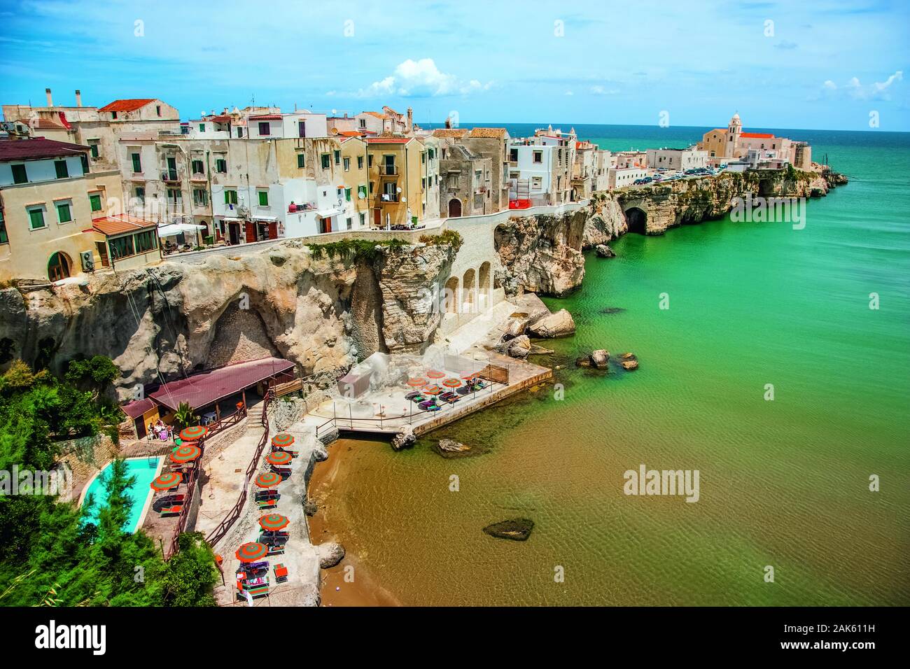 Halbinsel Gargano: Blick auf die Altstadt von Vieste, Apulien | usage ...