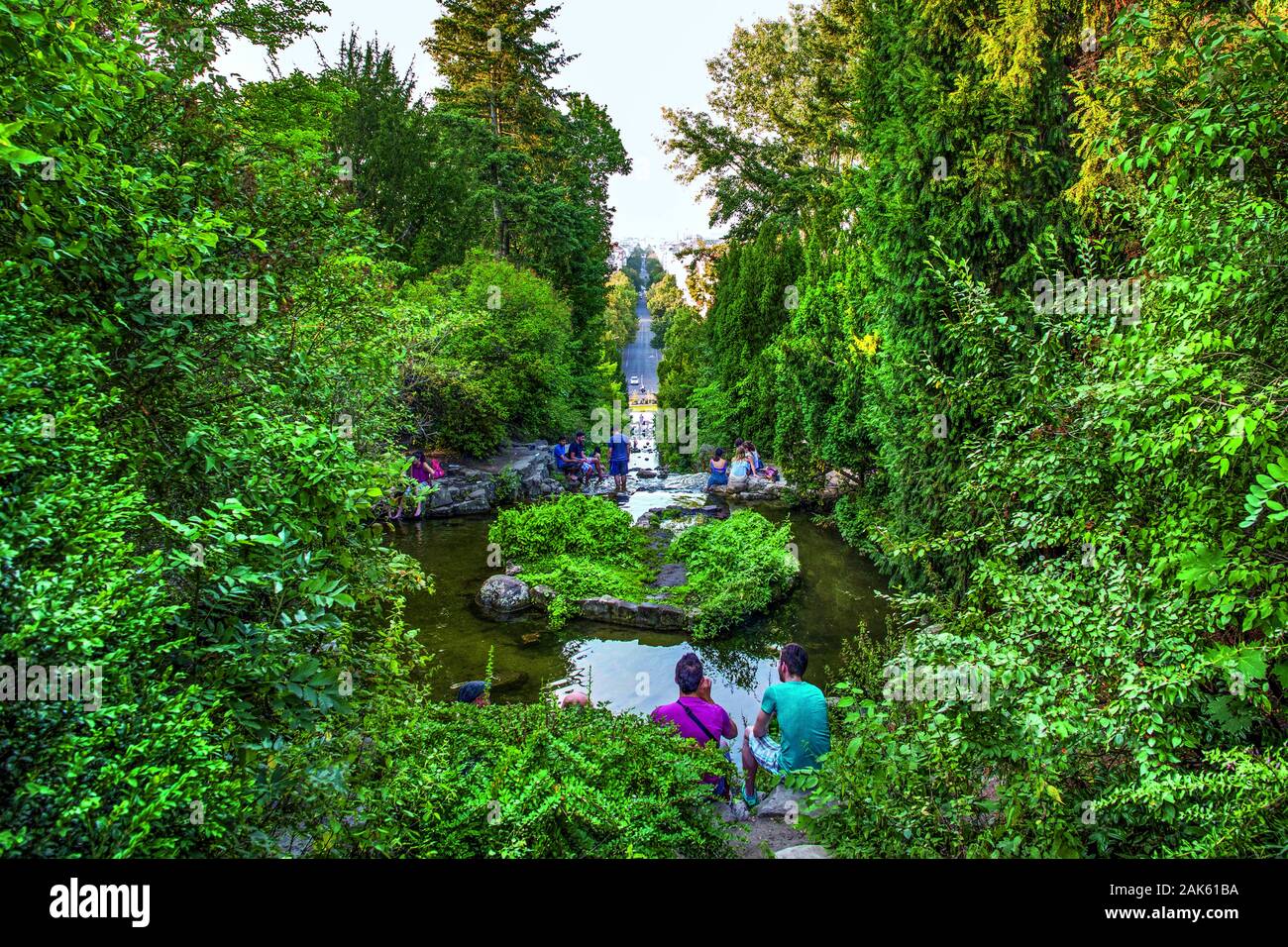 Friedrichshain-Kreuzberg: Wasserfall im Victoriapark, Berlin | usage ...