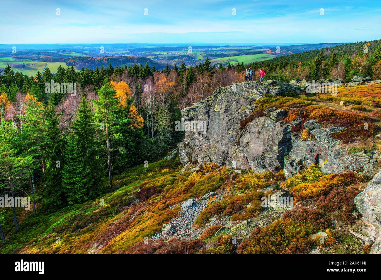 Saechsisches Vogtland: Landschaft rund um den Aussichtsfelsen Hoher ...