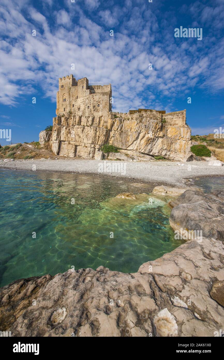 Roseto Capo Spulico: Castello di Roseto, Apulien | usage worldwide ...