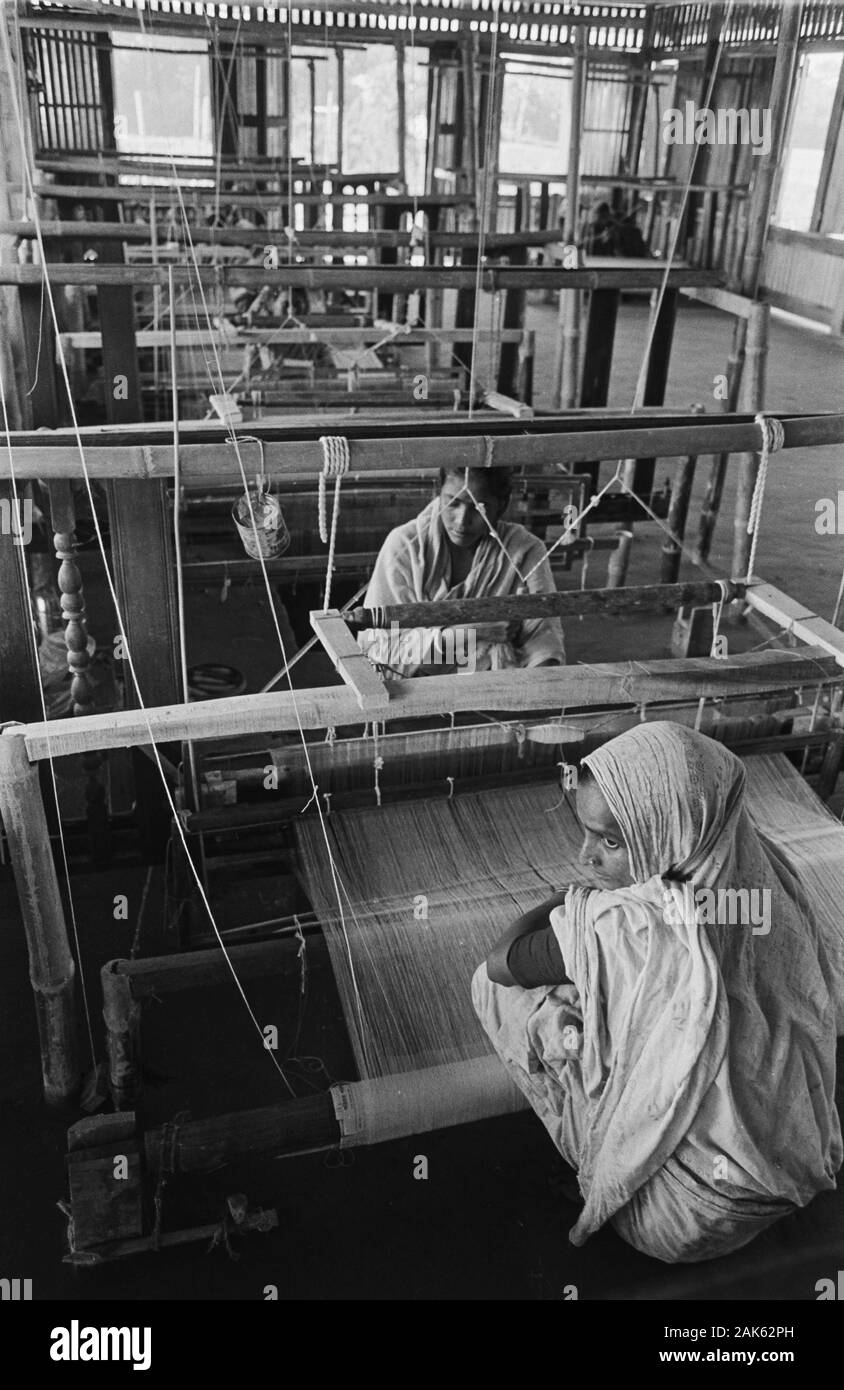 12-2-16 Kathira Weaving Project Stock Photo - Alamy