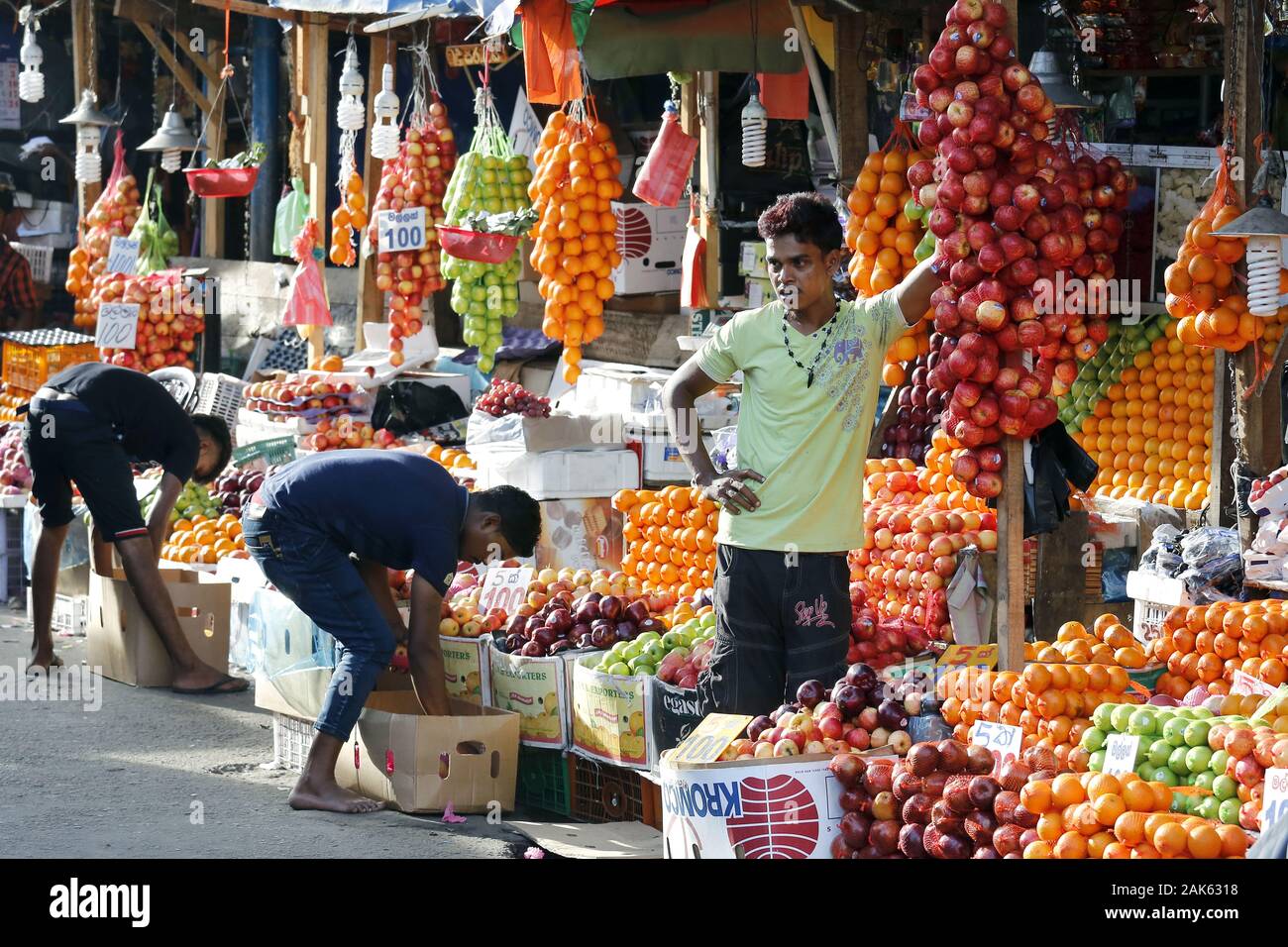Colombo: Obst- und Gemuesestaende auf dem Pettah Market (auch Manning ...