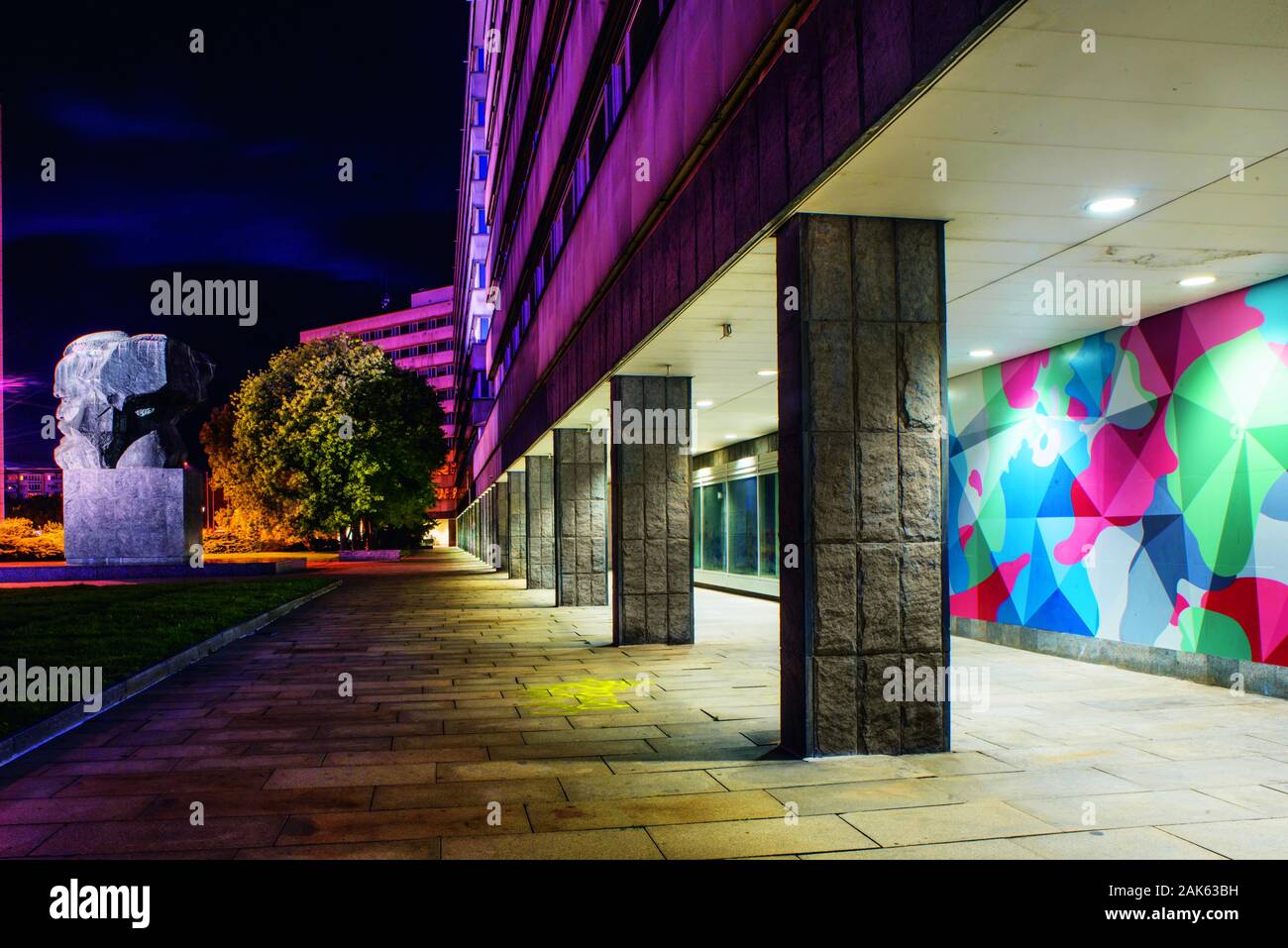 Dresden: Karl-Marx-Monument ("Nischel") an der Brueckenstrasse, Sachsen ...