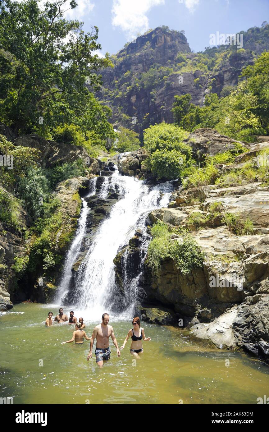 Ella Gap Valley: Ravana Ella Falls, Wasserfall an der Straße nach ...