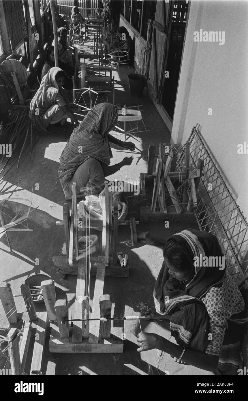 12-3-21 Kathira Weaving Project Stock Photo - Alamy