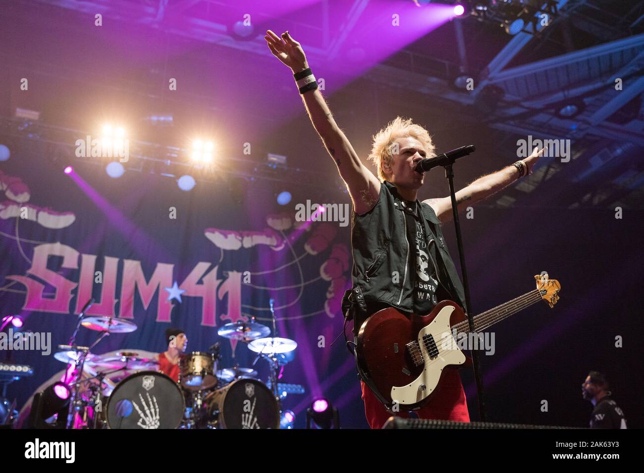 Sum 41 hi-res stock photography and images - Alamy