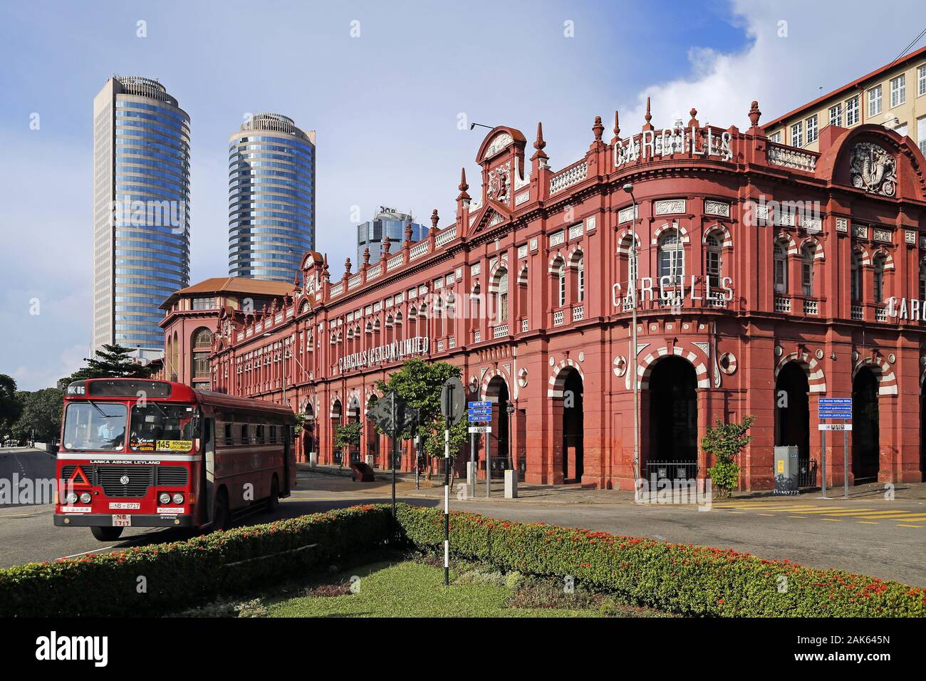 Colombo/Stadtteil Fort: Kaufhaus "Cargills & Millers", im Hingergrund ...