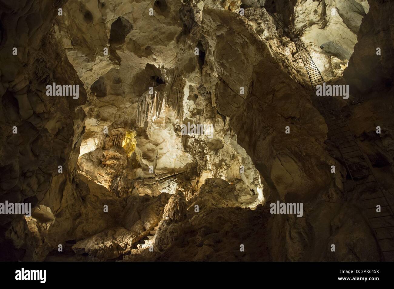 The jenolan caves hi-res stock photography and images - Alamy