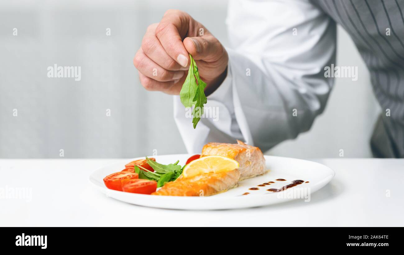 Chef plating menu hi-res stock photography and images - Alamy