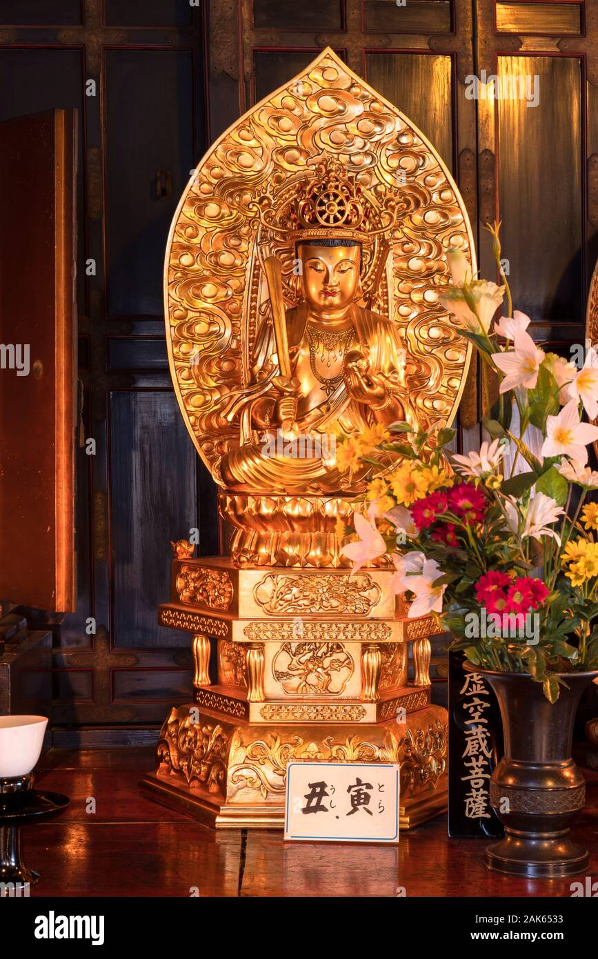 Religious statue holding sword hi-res stock photography and images - Alamy