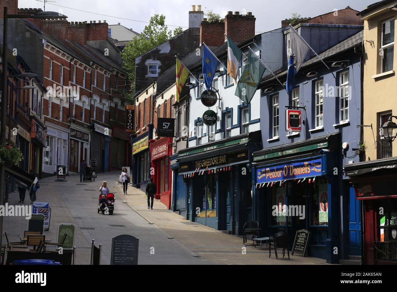 Grafschaft Londonderry: Waterloo Street in Alt-Derry, Irland | usage ...
