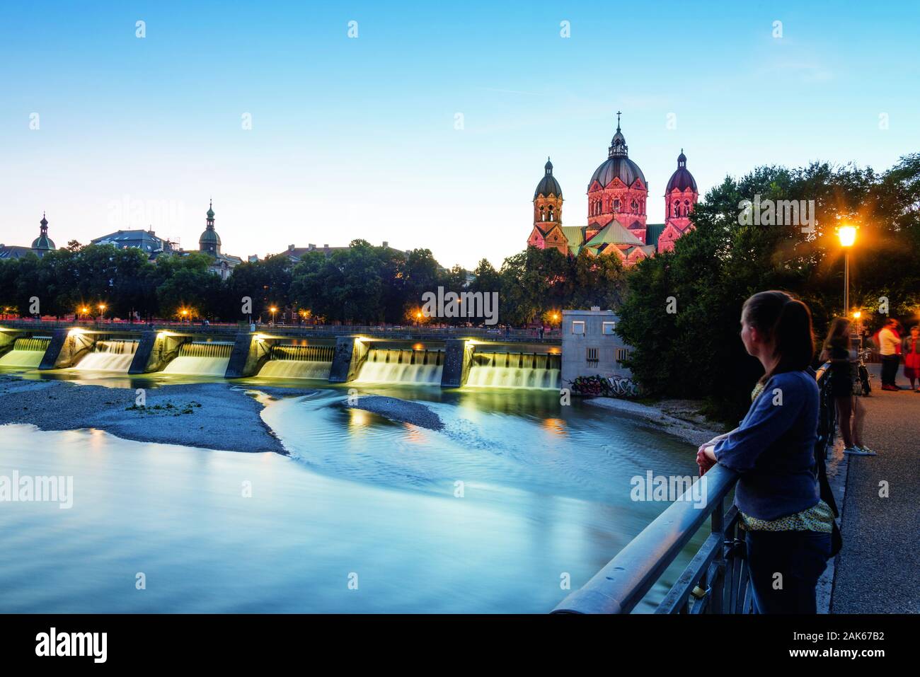 Stadtteil Altstadt-Lehel: Blick auf die Praterwehrbruecke und ...