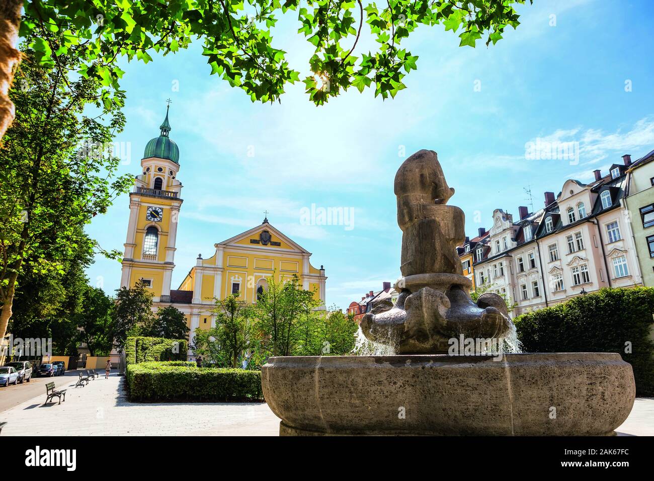 Stadtteil Maxvorstadt: Josephsplatz mit Pfarrkirche St. Joseph und ...
